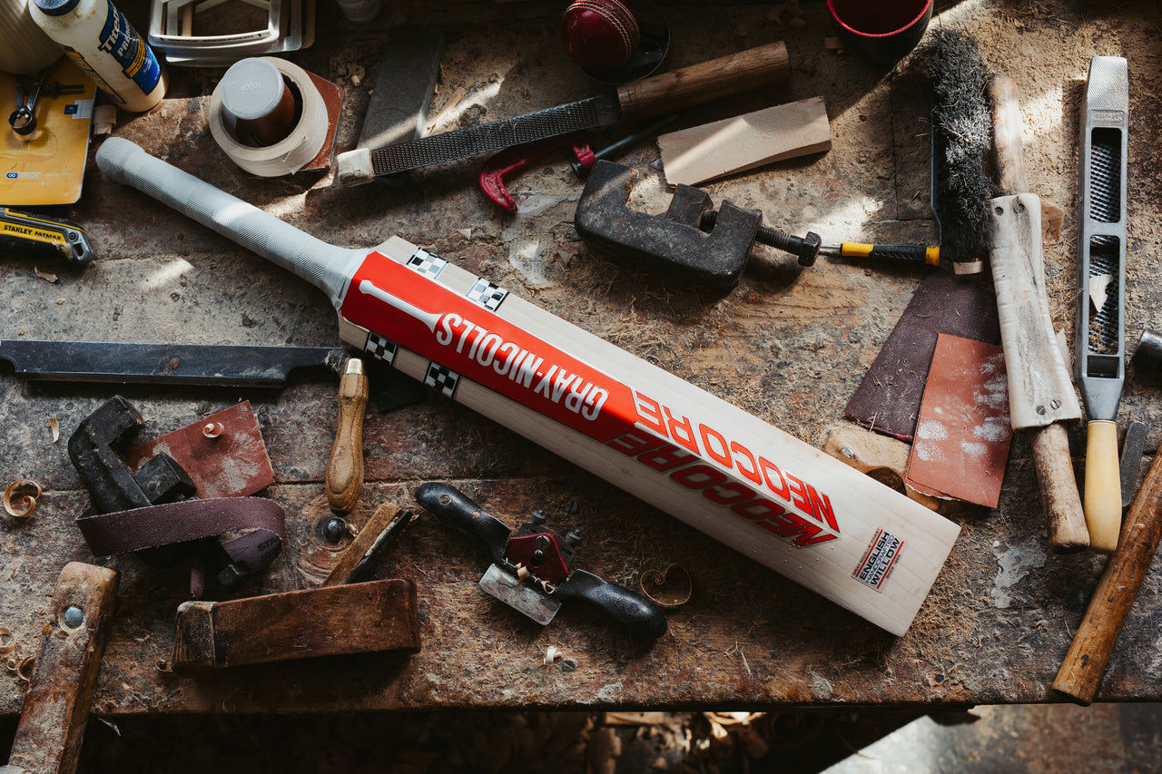 NEOCORE 500 Red Adult Cricket Bat